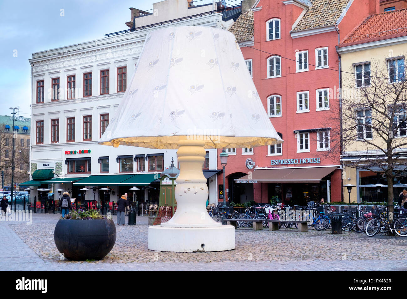 Huge artwork hi-res stock photography and images - Alamy