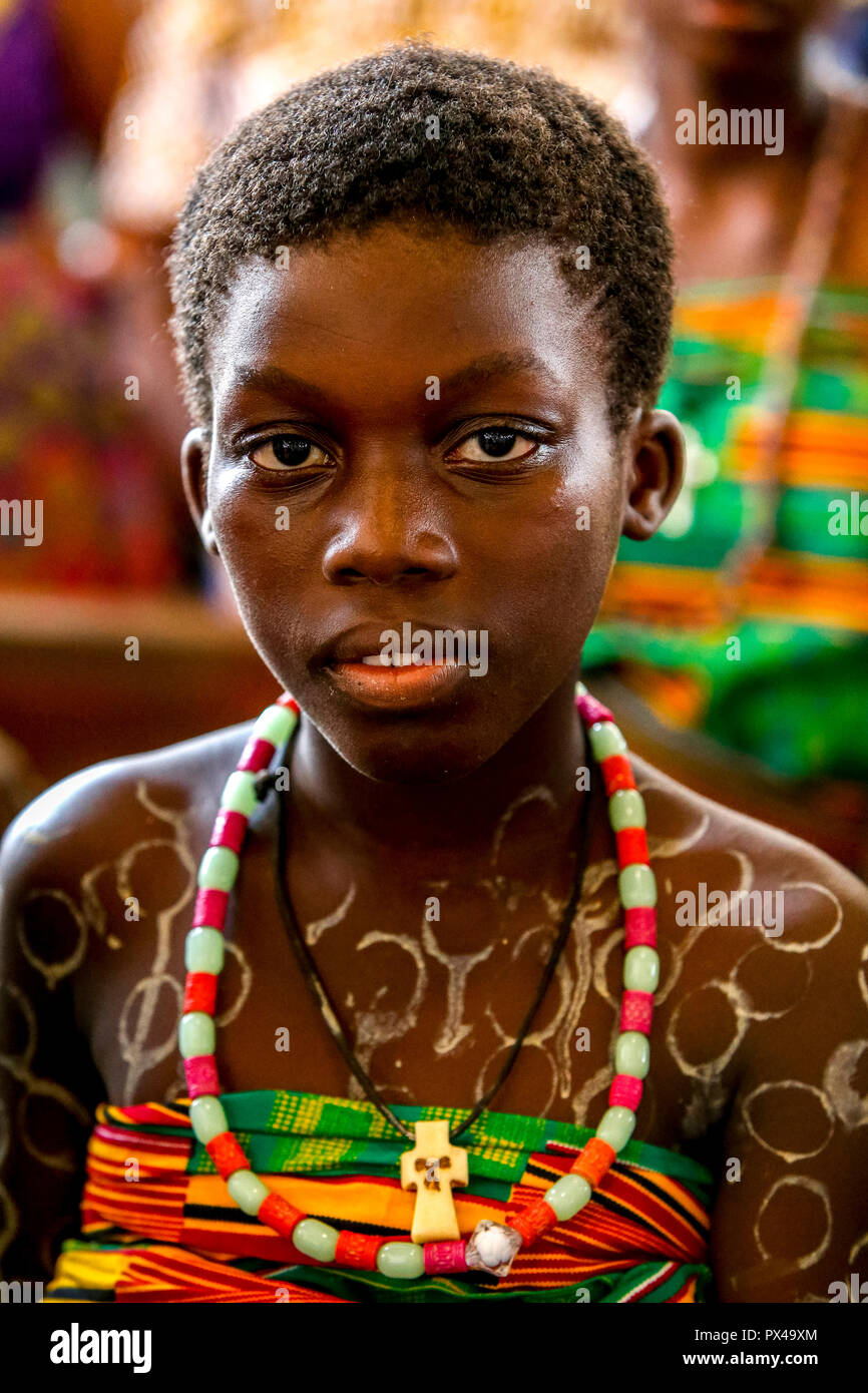 Traditional african costume hi-res stock photography and images - Alamy