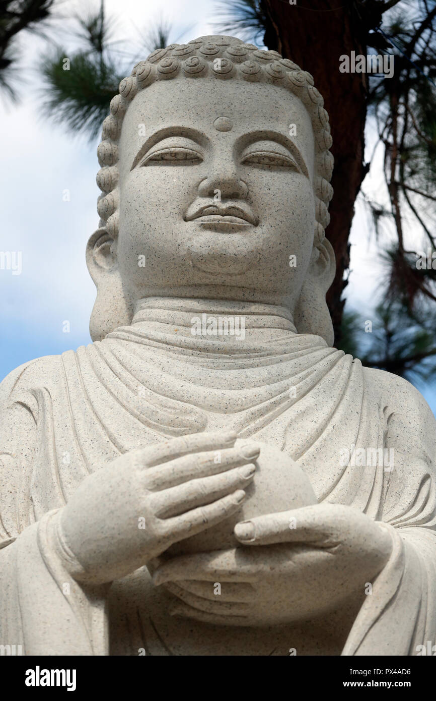 Zen statue asian buddhism hi-res stock photography and images - Alamy