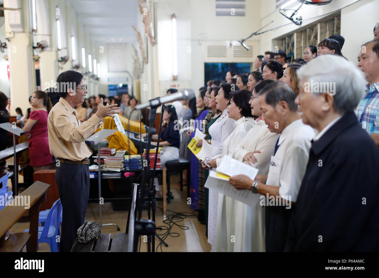 Vietnamese catholic church hi-res stock photography and images - Alamy