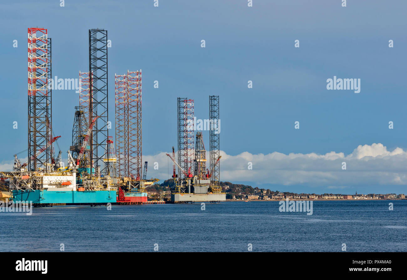 DUNDEE SCOTLAND THE WATERFRONT LOOKING TOWARDS BROUGHTY FERRY AND THE ...