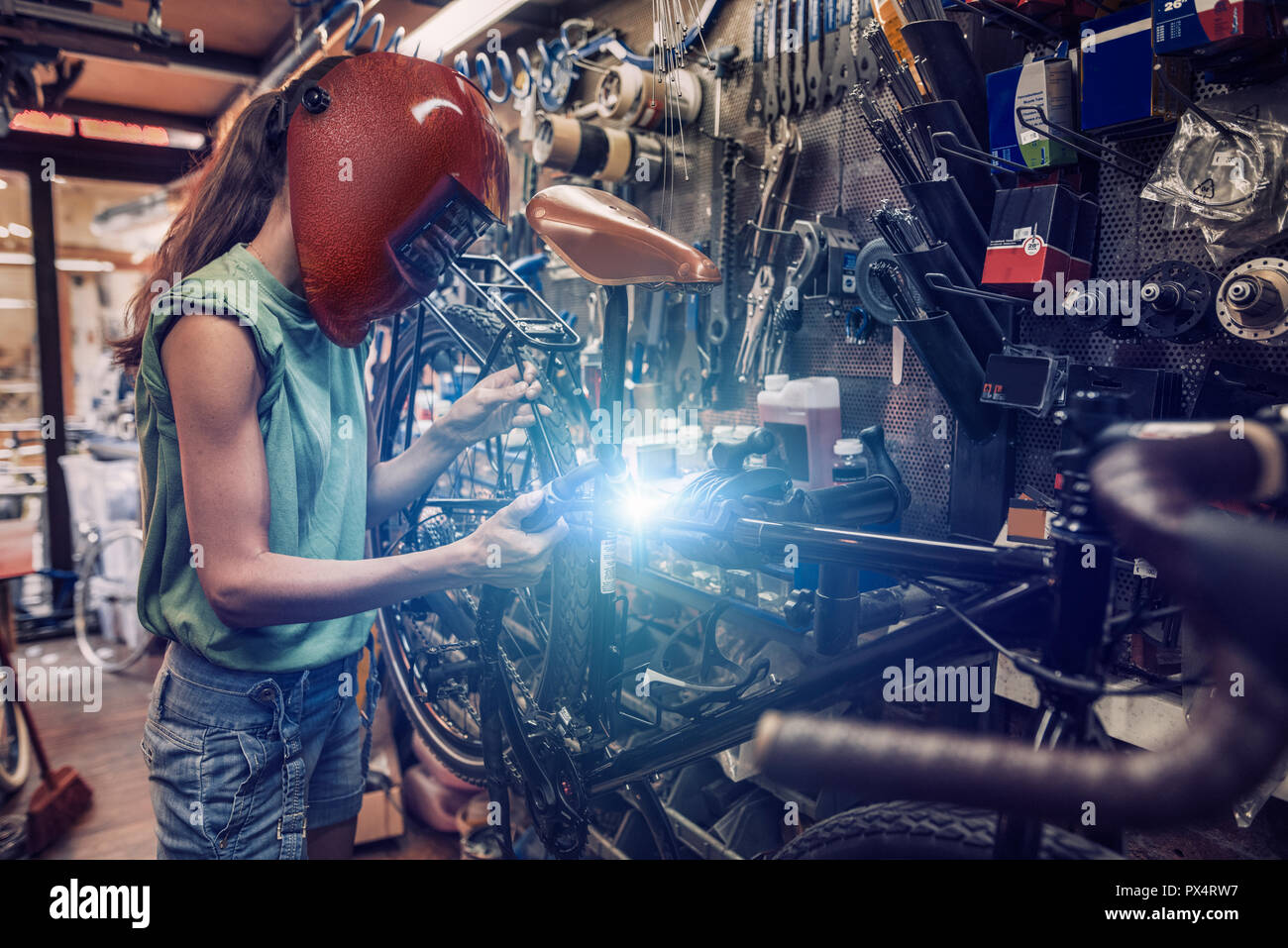 Mechanic welding hi-res stock photography and images - Alamy