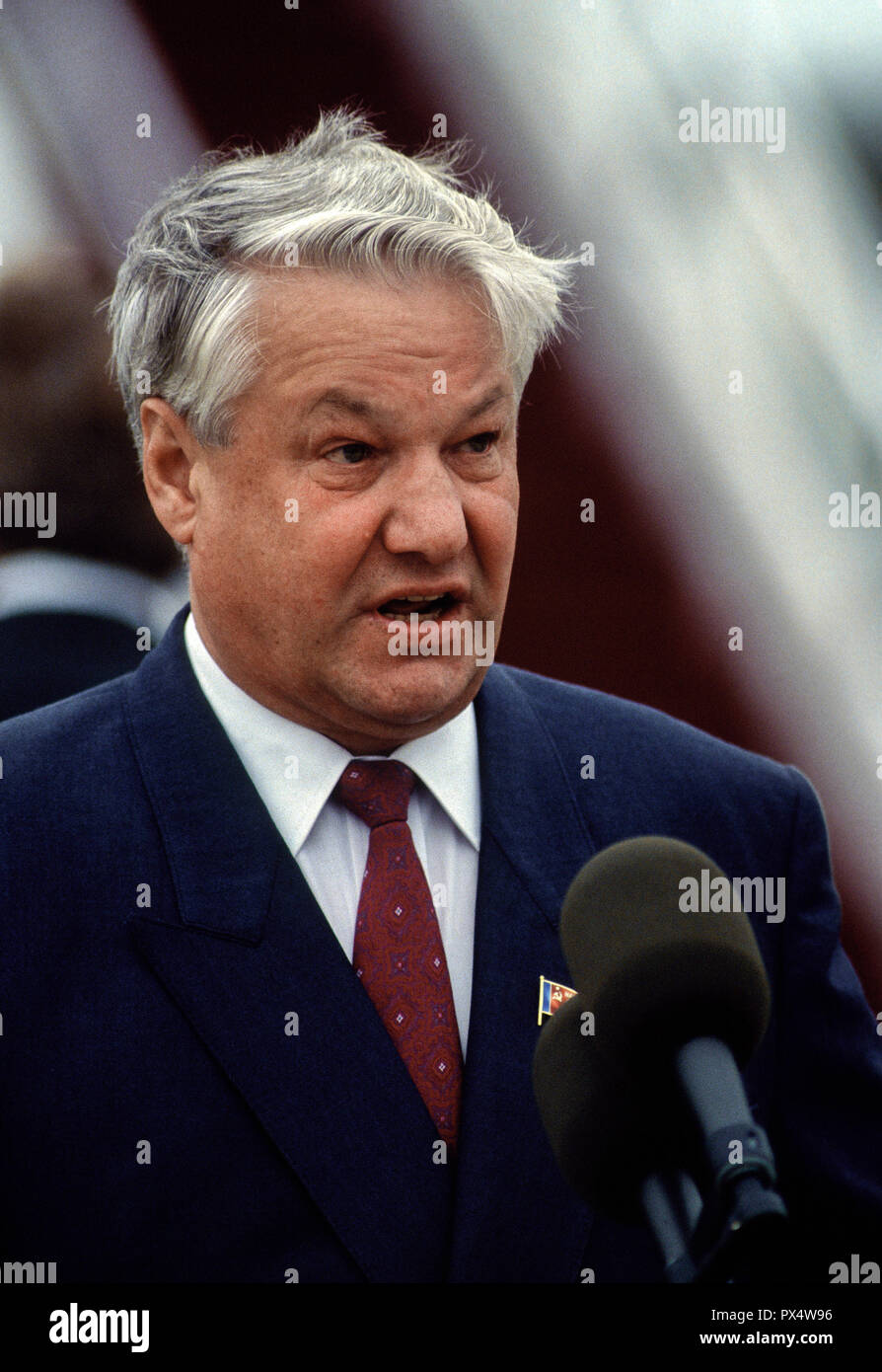 Russian President Boris Yeltsin delivers remarks in the Rose Garden ...