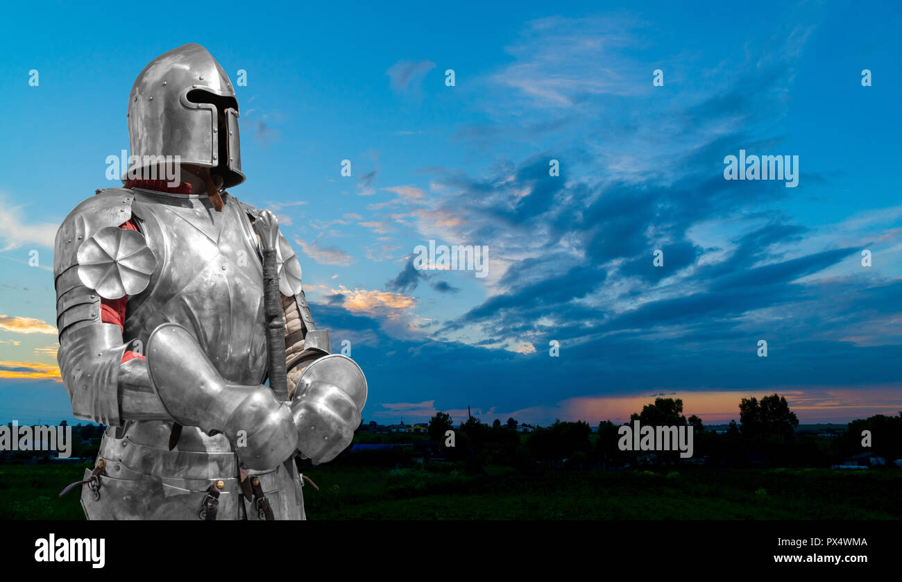 Knight in armor hi-res stock photography and images - Alamy