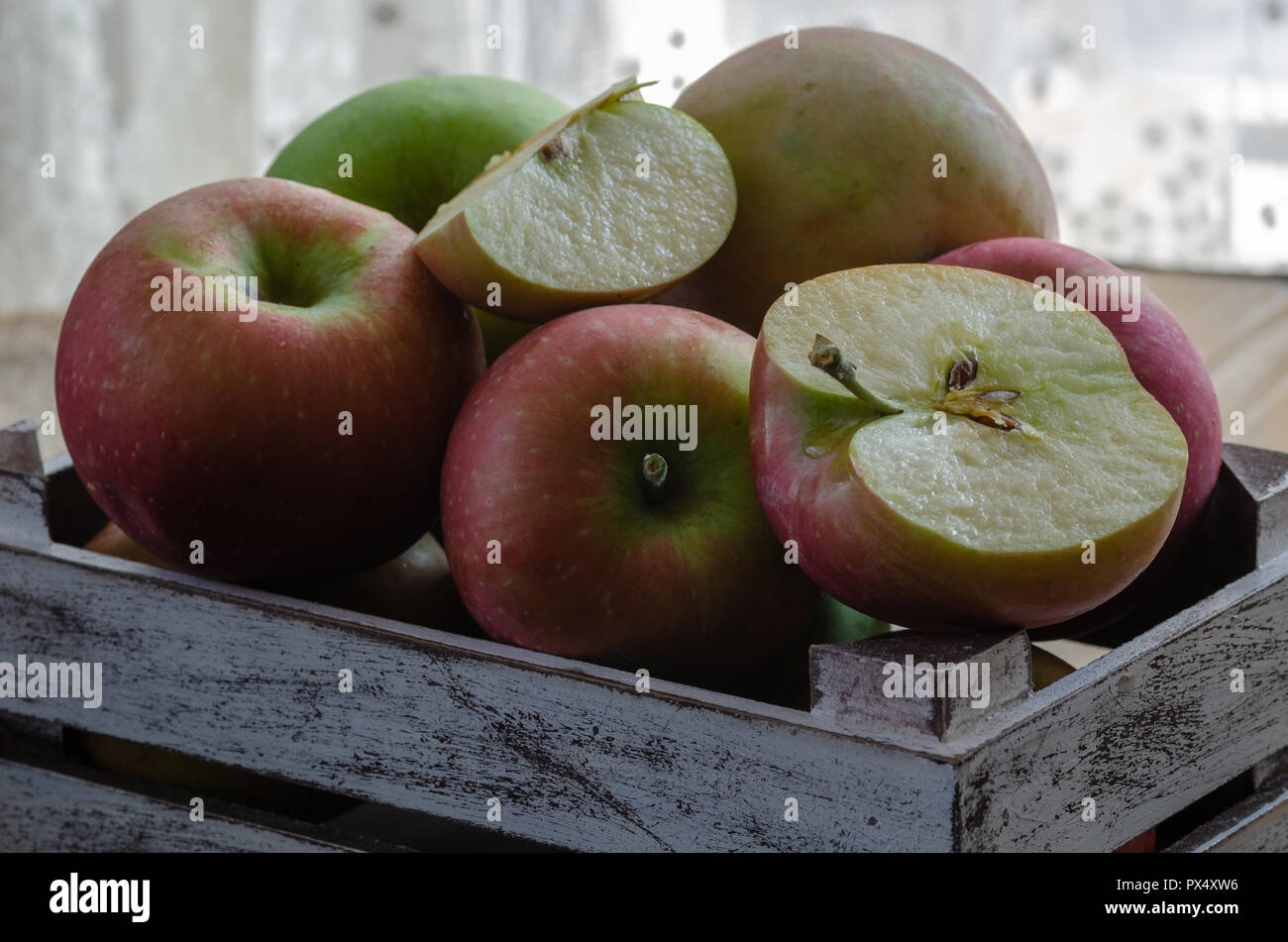 Delicious fresh red apples İn the wooden box Stock Photo - Alamy