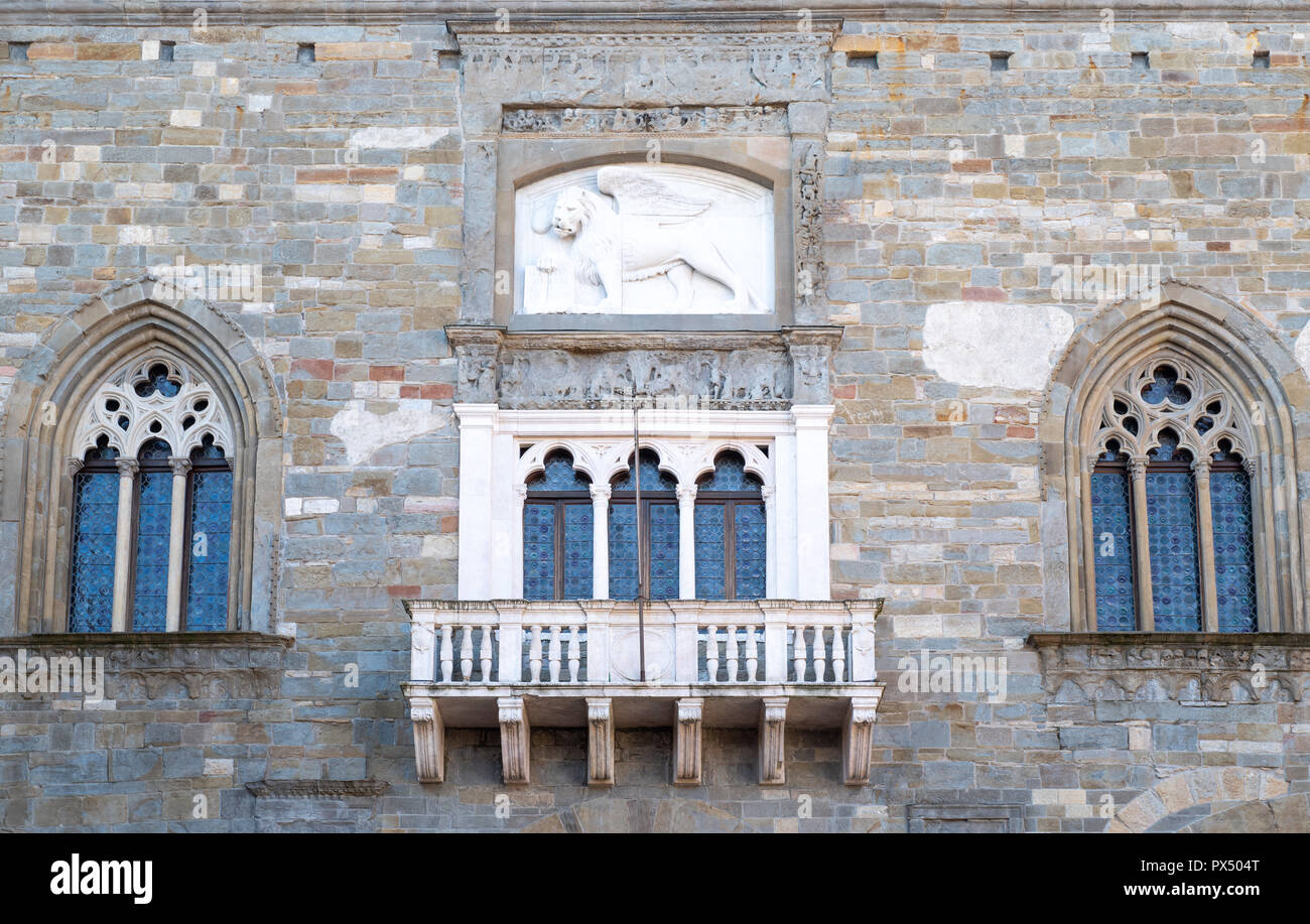 Medieval balcony hi-res stock photography and images - Alamy