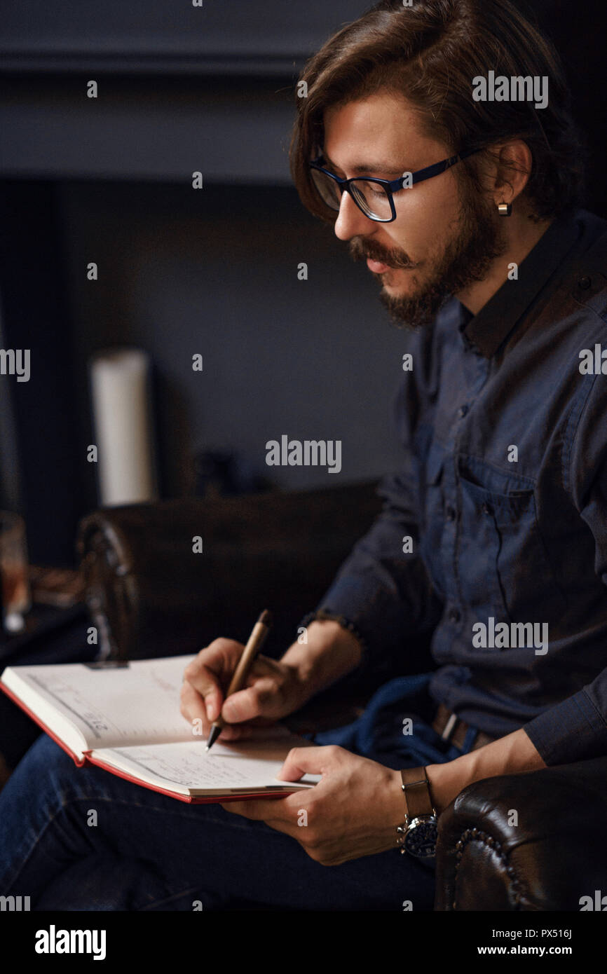 Man taking notes hi-res stock photography and images - Alamy