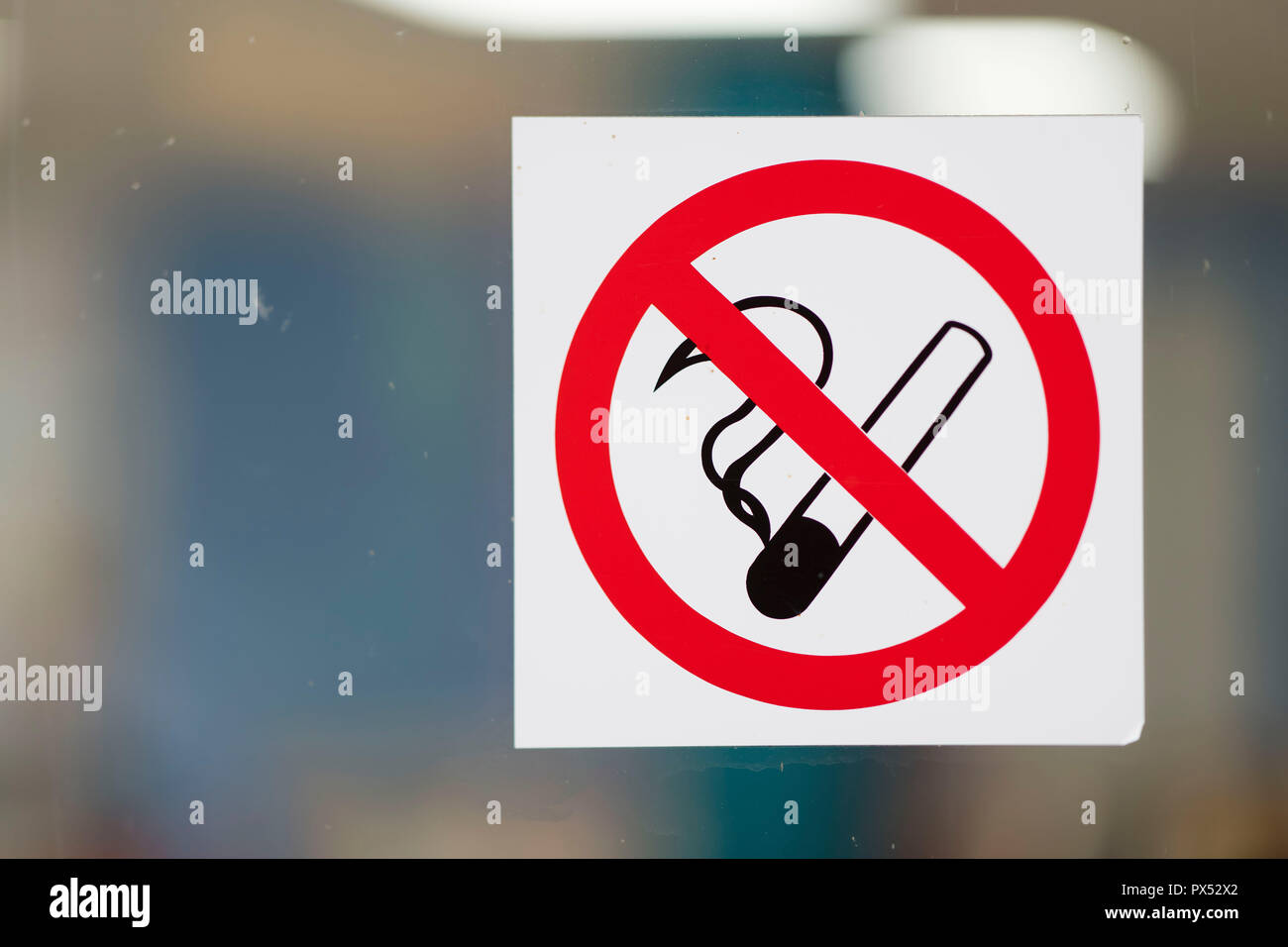 A non smoking sign seen in a cafe in the UK Stock Photo - Alamy