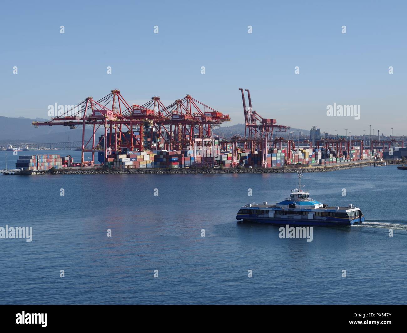 Port of vancouver terminal cranes hi-res stock photography and images ...