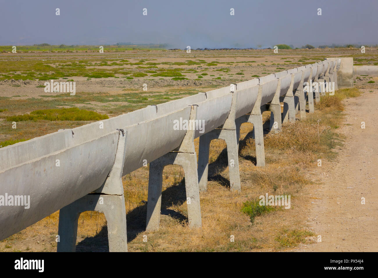 India irrigation canal hi-res stock photography and images - Alamy