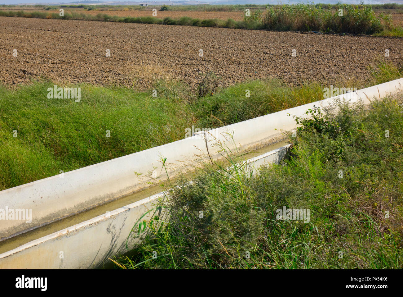 India irrigation canal hi-res stock photography and images - Alamy