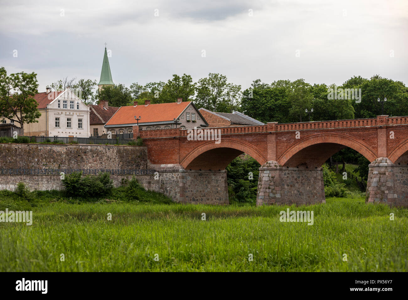 Old red brick bridge hi-res stock photography and images - Alamy