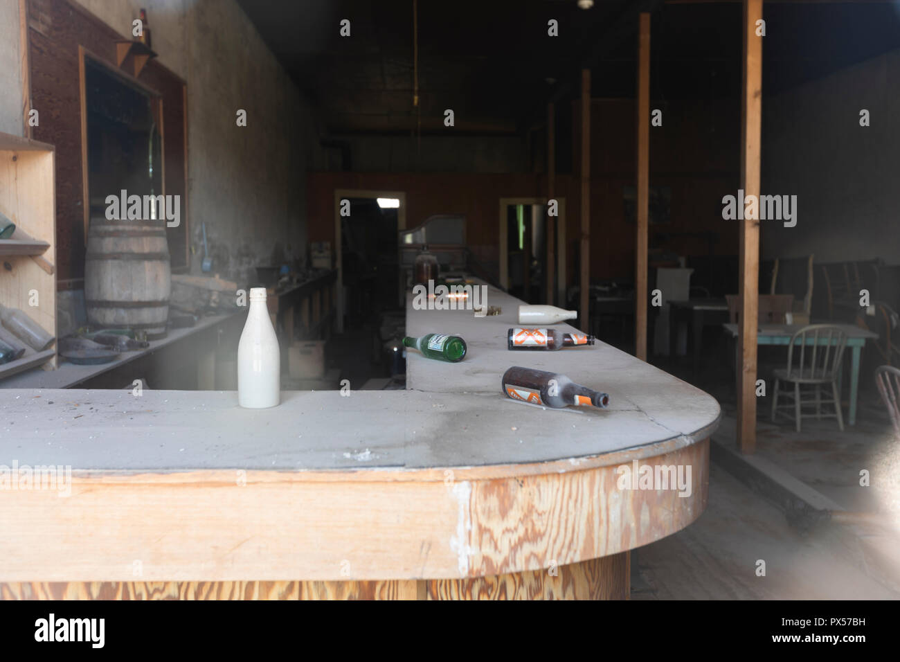 Empty saloon bar hi-res stock photography and images - Alamy