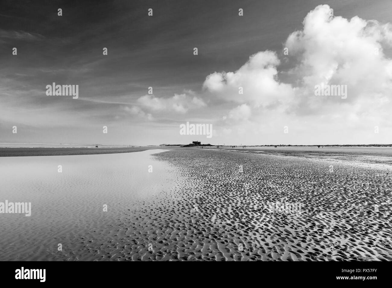 Wide open space on Brancaster beach at low tide Stock Photo - Alamy