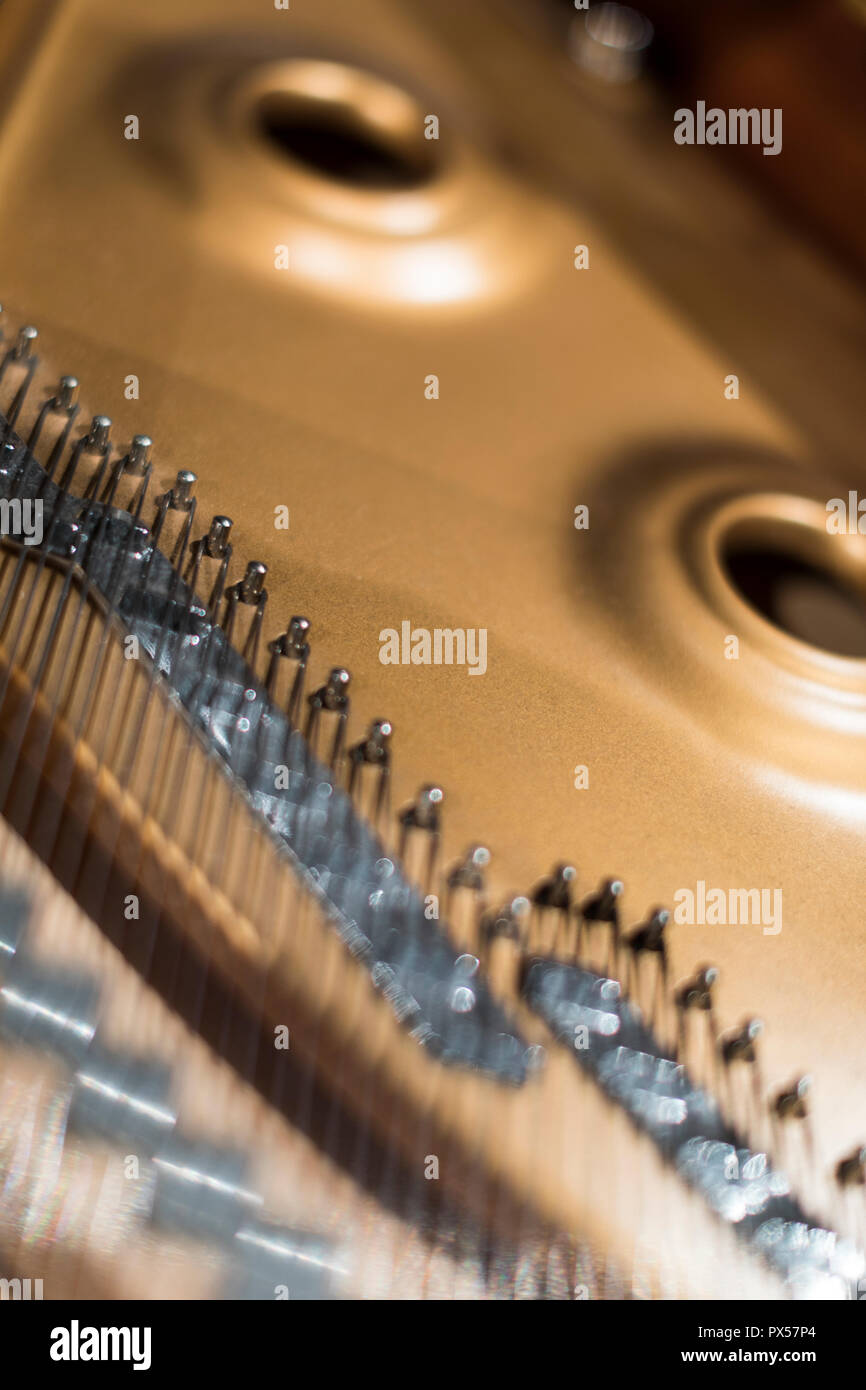 The inside of a grand piano Stock Photo - Alamy