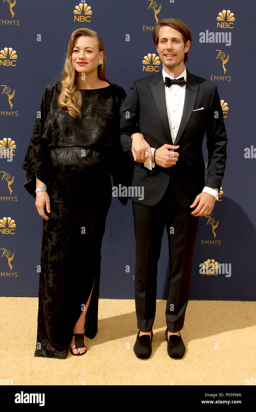 Tim loden and yvonne strahovski hi-res stock photography and images - Alamy