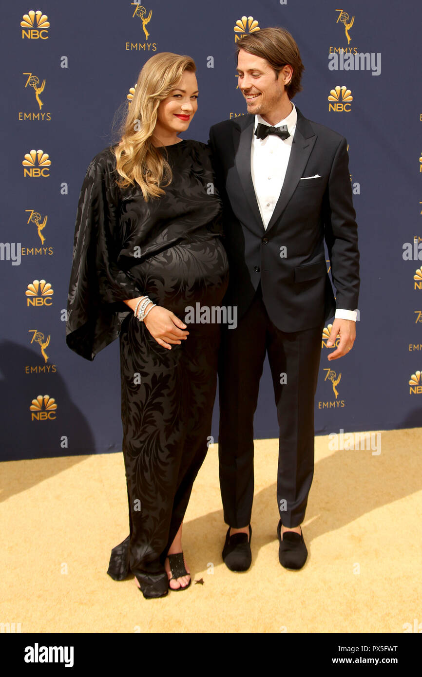 Tim loden and yvonne strahovski hi-res stock photography and images - Alamy