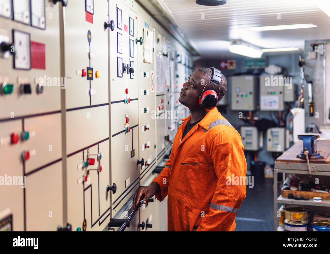 Engineer hi-res stock photography and images - Alamy