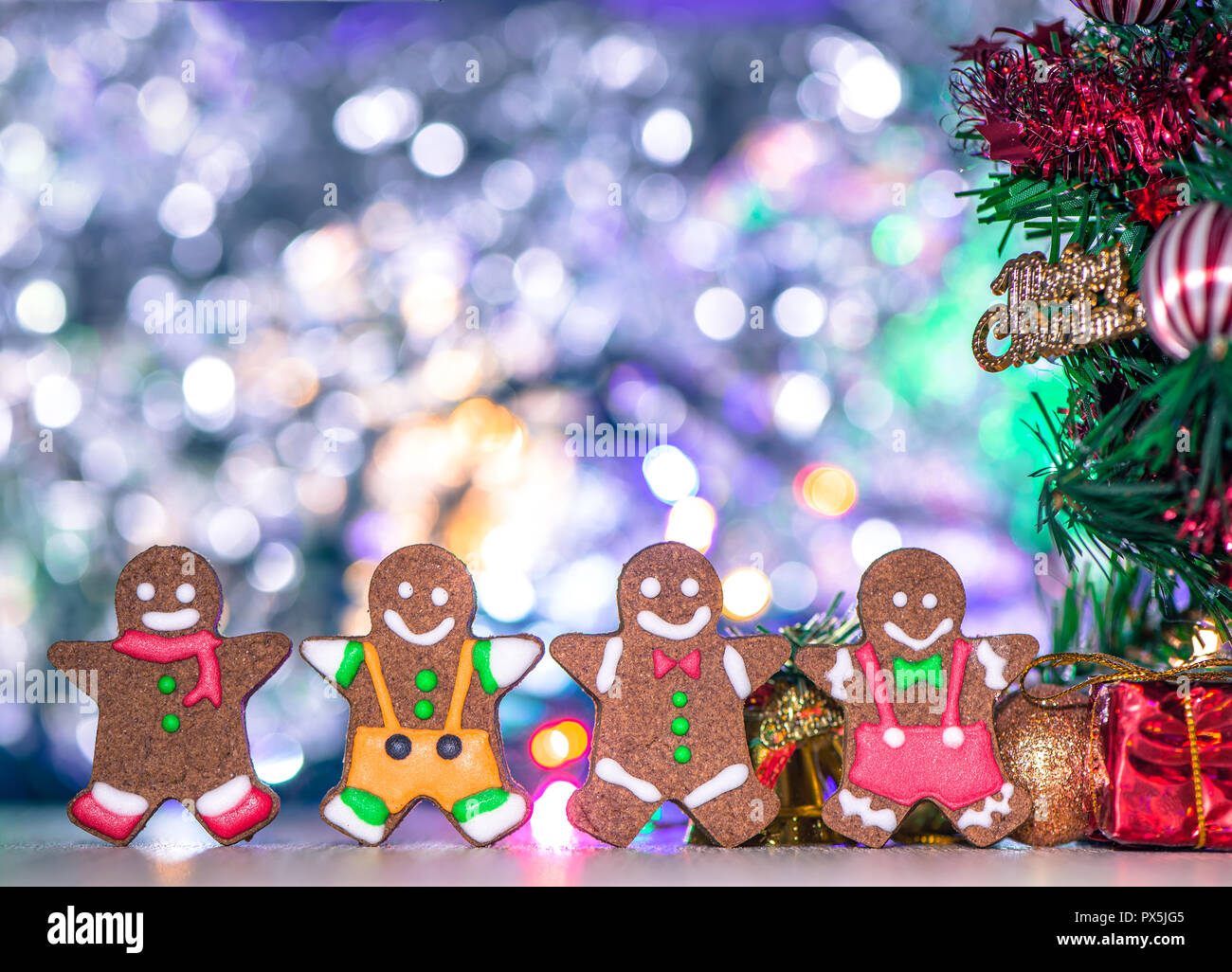 Cute gingerbread man with christmas tree and blurry sparkle background ...