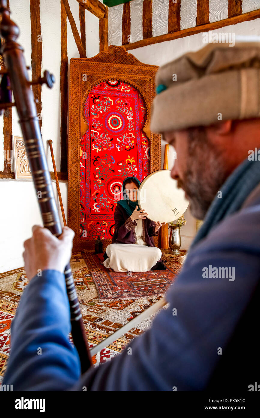 Sufi musicians hi-res stock photography and images - Alamy