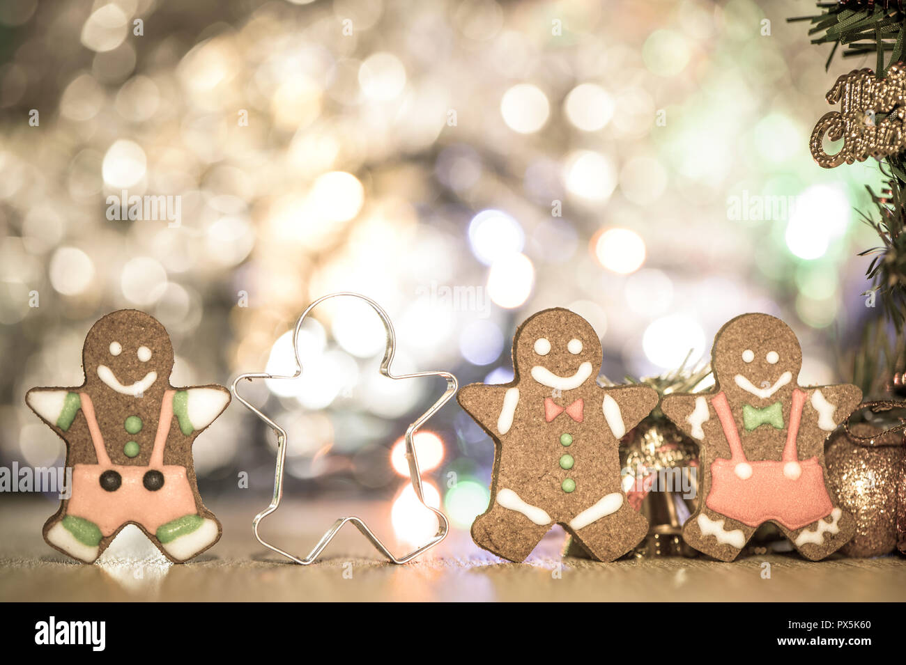 Cute gingerbread man with christmas tree and blurry sparkle background ...