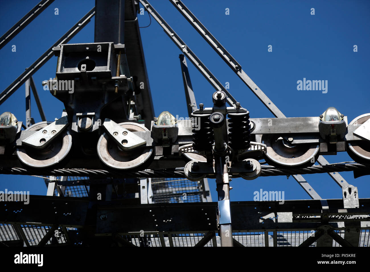 Gondola lift hi-res stock photography and images - Alamy