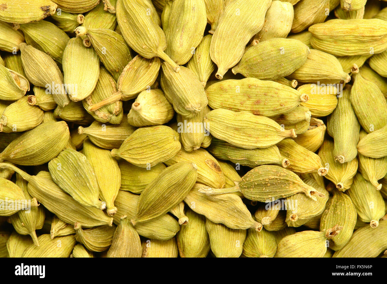 Green cardamom texture hi-res stock photography and images - Alamy
