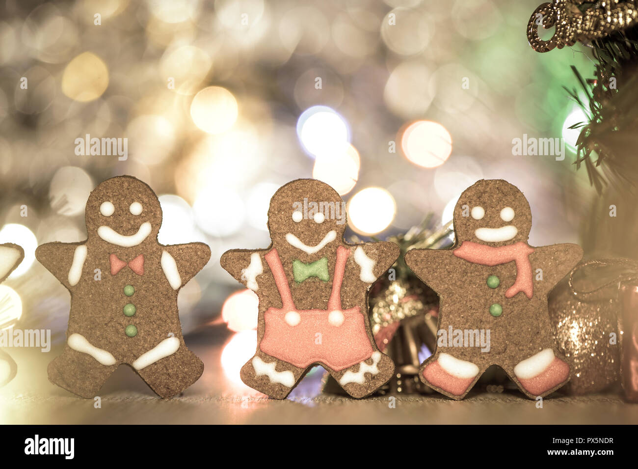 Cute gingerbread man with christmas tree and blurry sparkle background ...