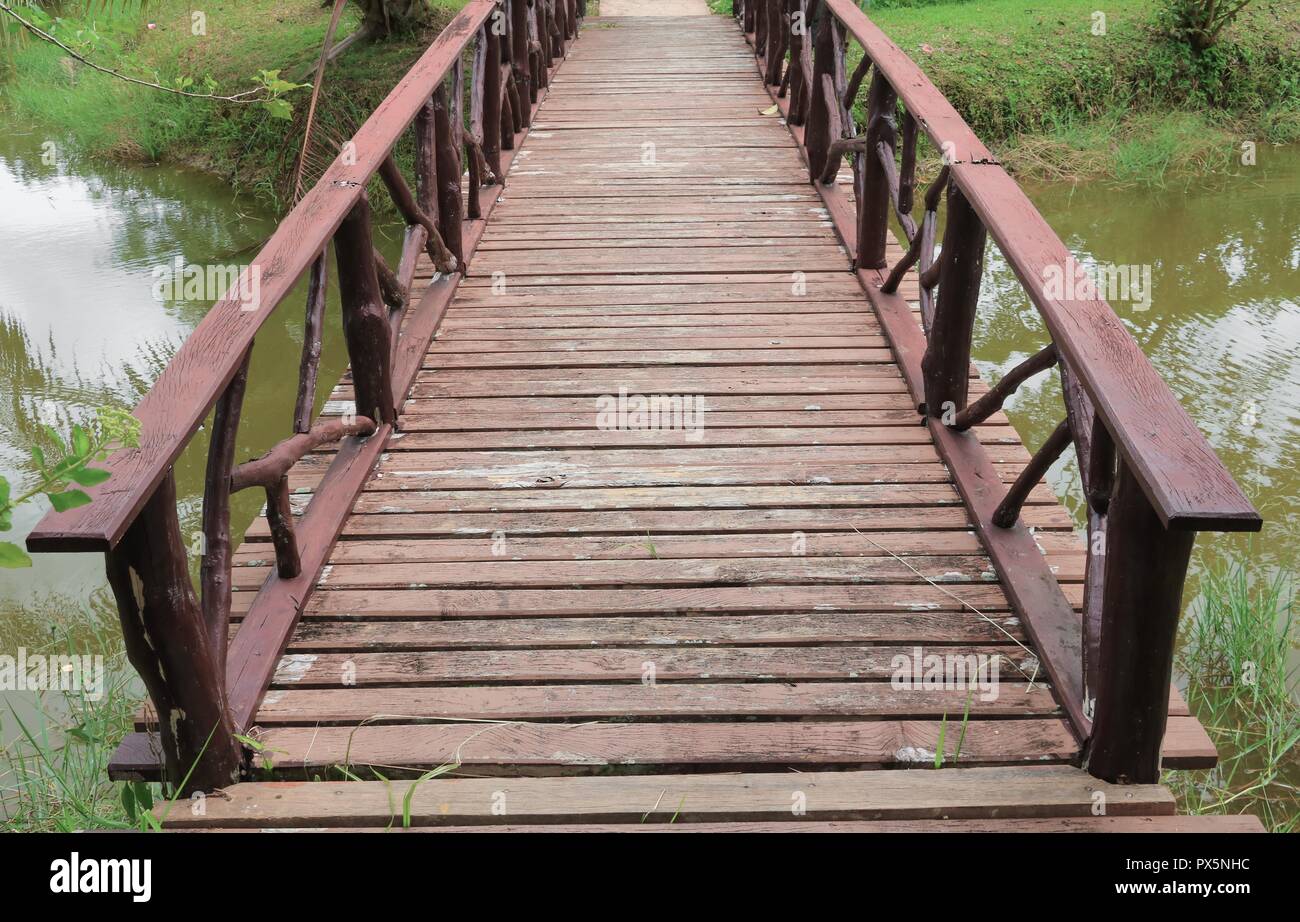 Small wooden bridge over canal hi-res stock photography and images - Alamy