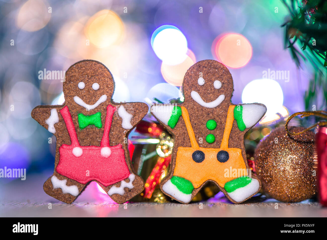 Cute gingerbread man with christmas tree and blurry sparkle background ...