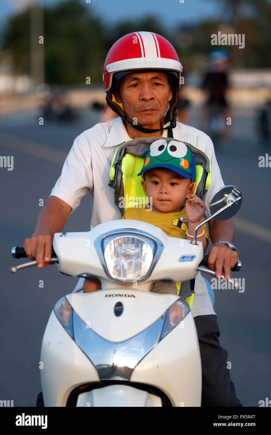 Cai senior hi-res stock photography and images - Alamy