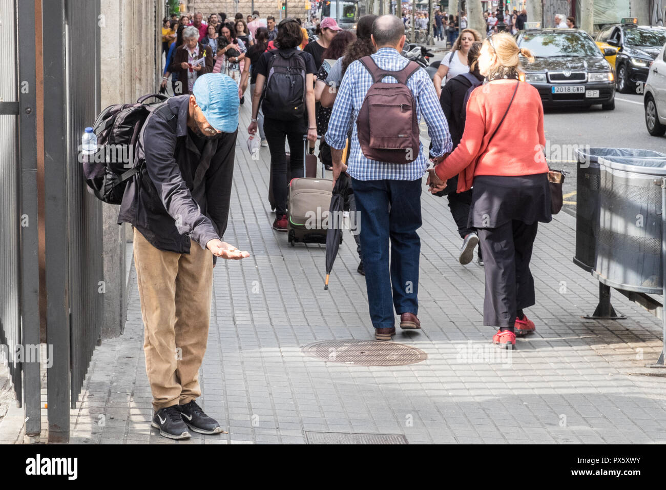 Begging street barcelona hi-res stock photography and images - Alamy