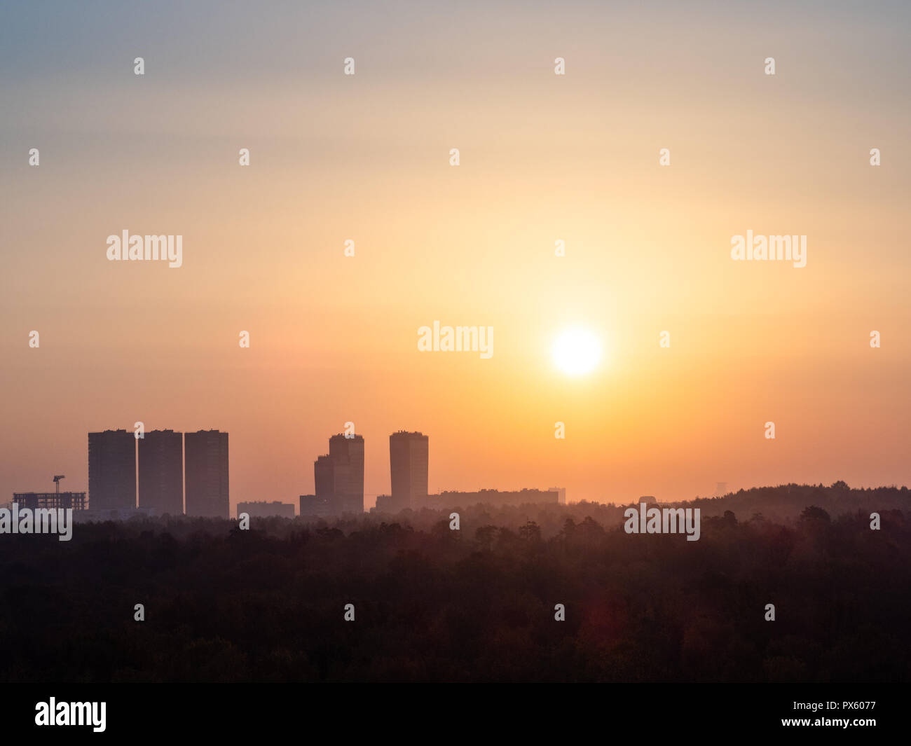 City yellow skyline hi-res stock photography and images - Alamy