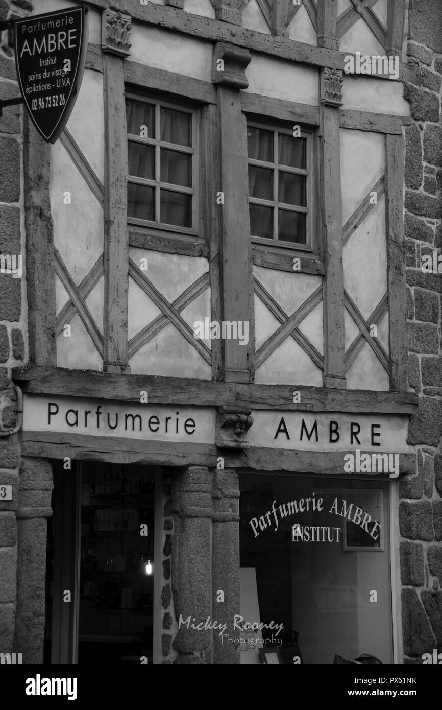 Parfümerie hi-res stock photography and images - Alamy