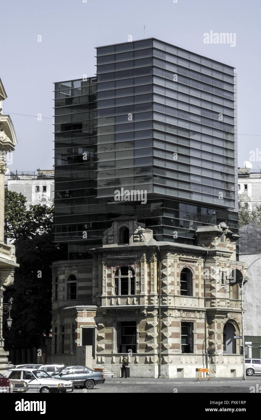 Bucuresti, Cala Victoriei, old house with modern reconstruction, shell ...