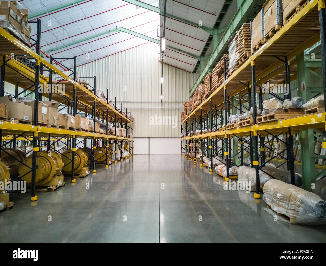 Aisle industrial warehouse storage shelving hi-res stock photography ...