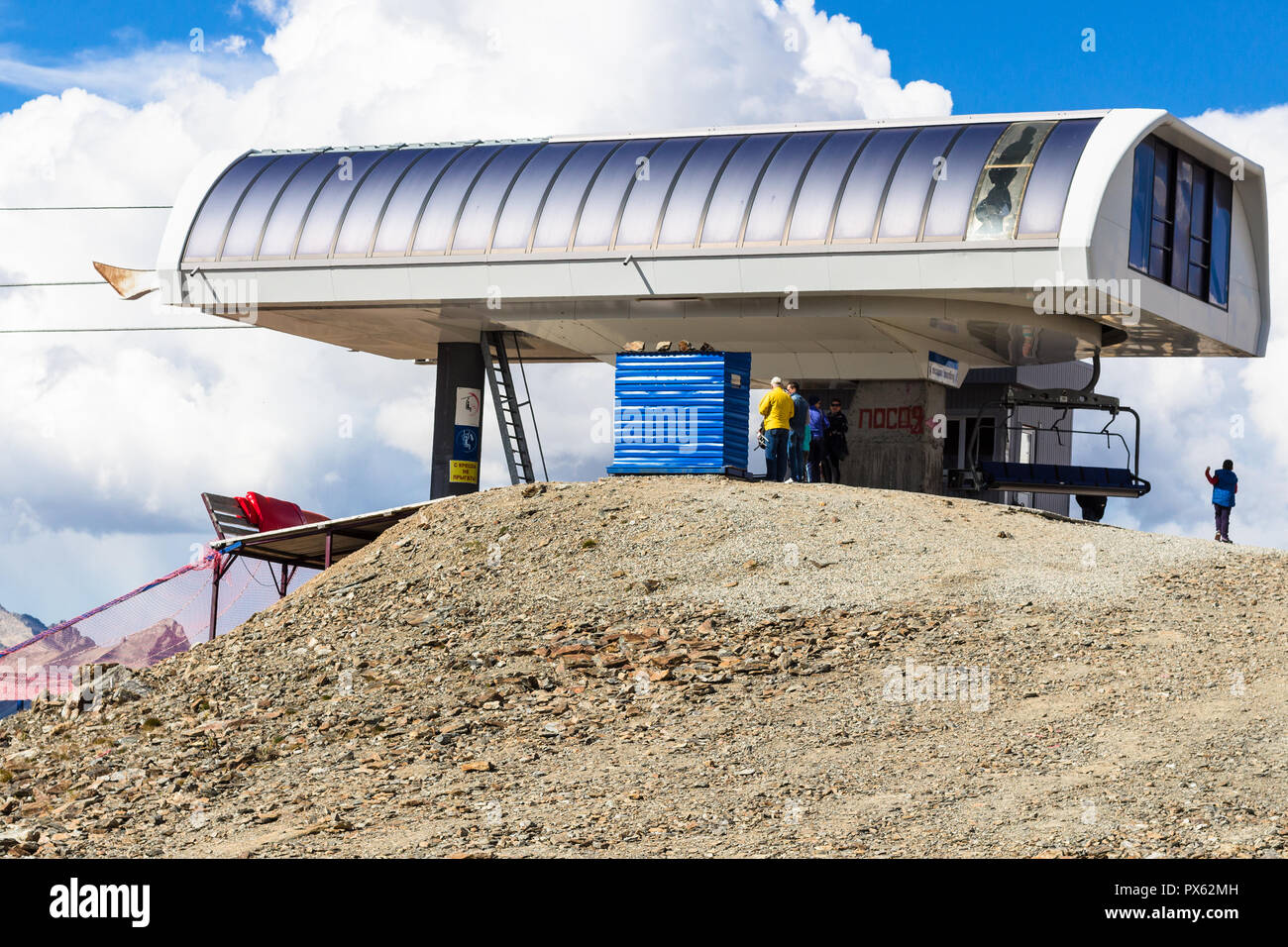 Chairlift top terminal hi-res stock photography and images - Alamy