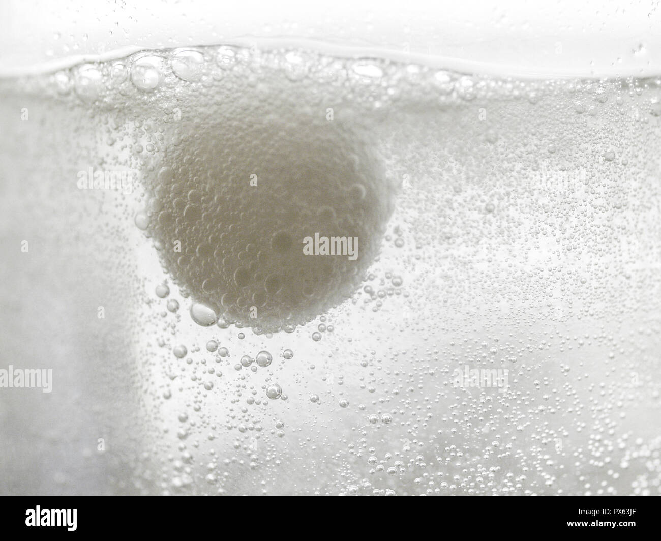 Fizzy tablet dissolving in glass of water Stock Photo - Alamy