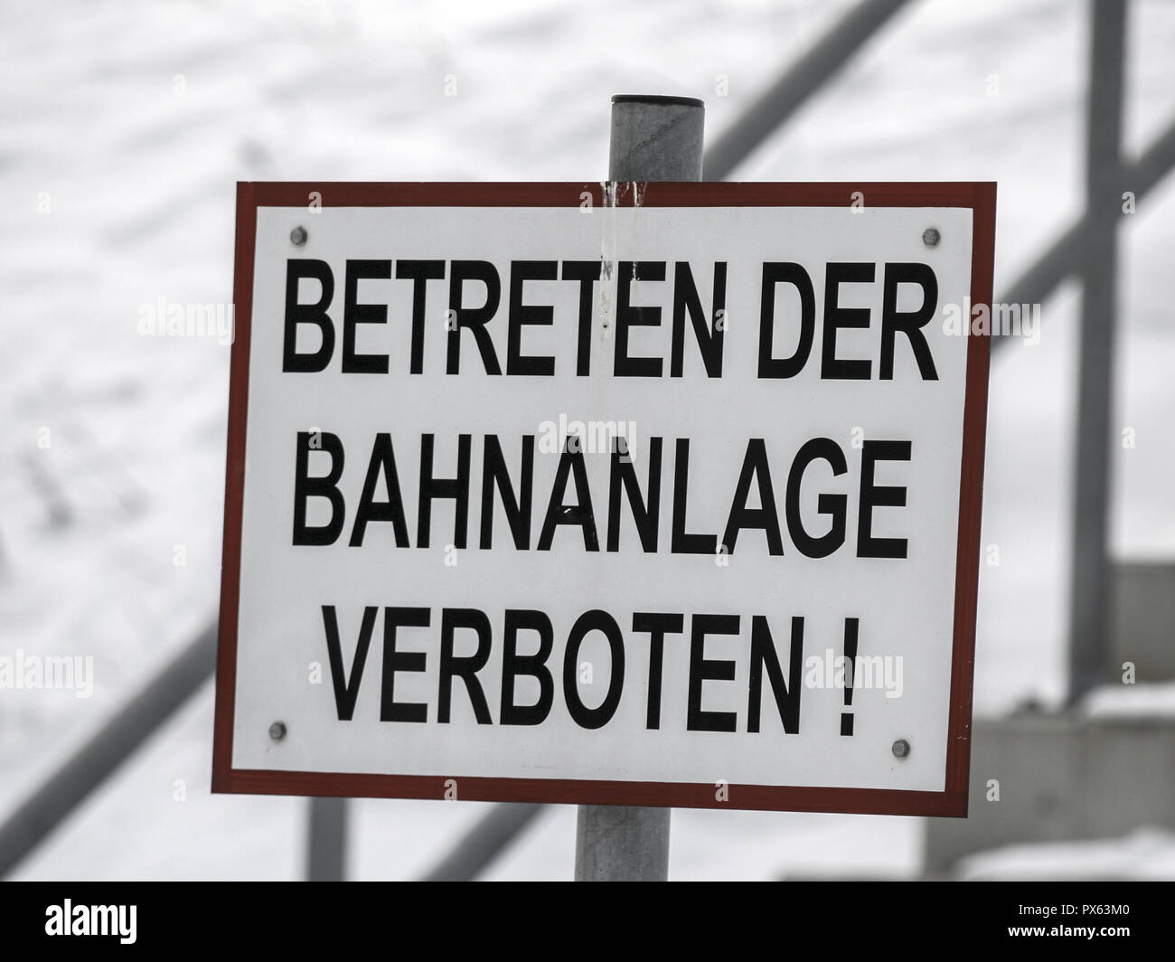 Sign do not enter railroad property Stock Photo - Alamy