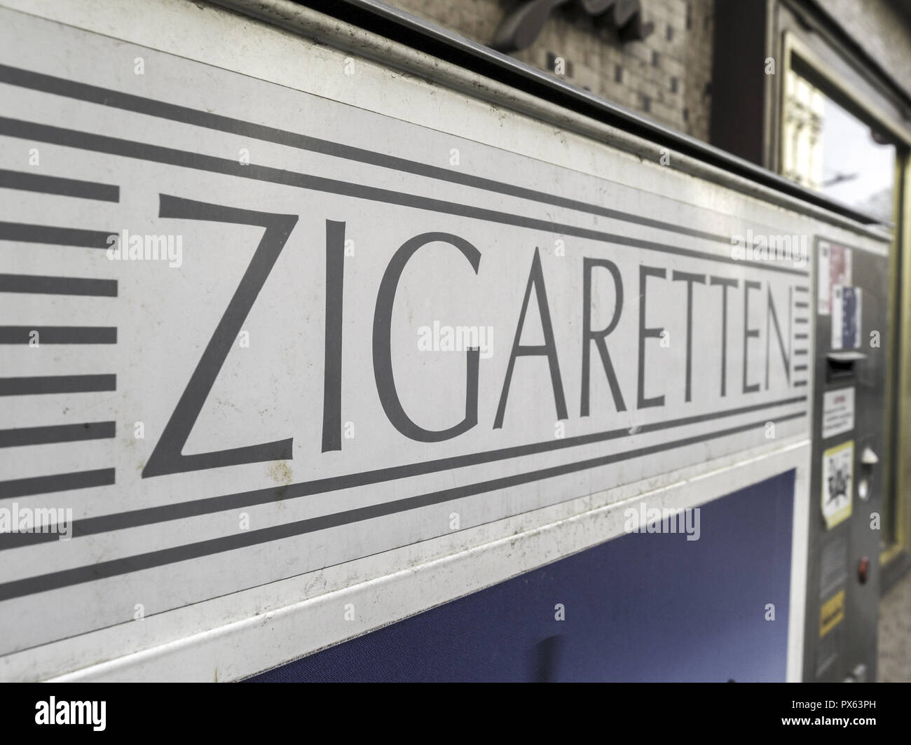 Cigarette machine writing Zigaretten Stock Photo - Alamy