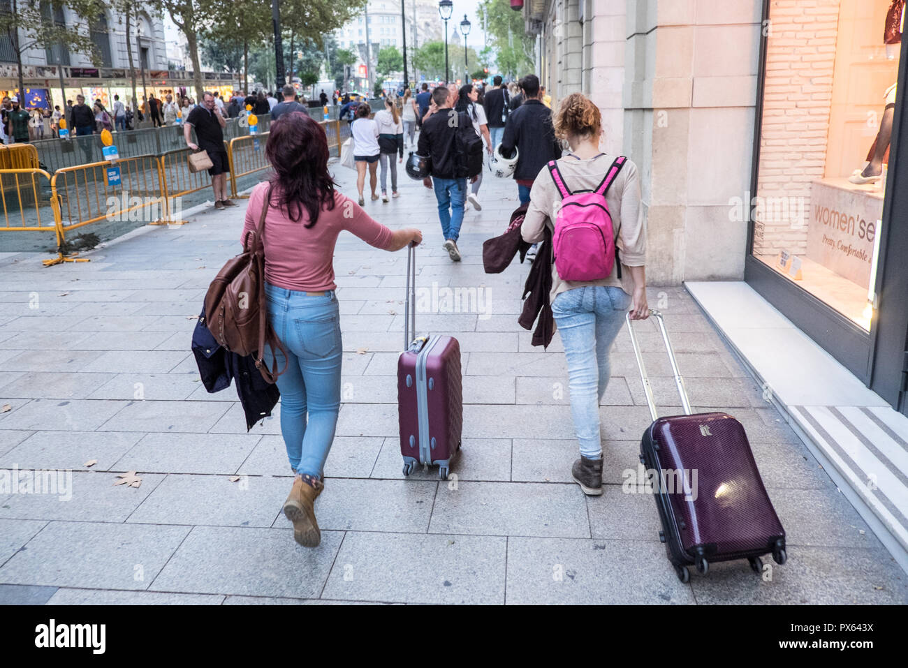 Small,hand luggage, suitcases,carry-on,holdalls,being,wheeled,carried ...