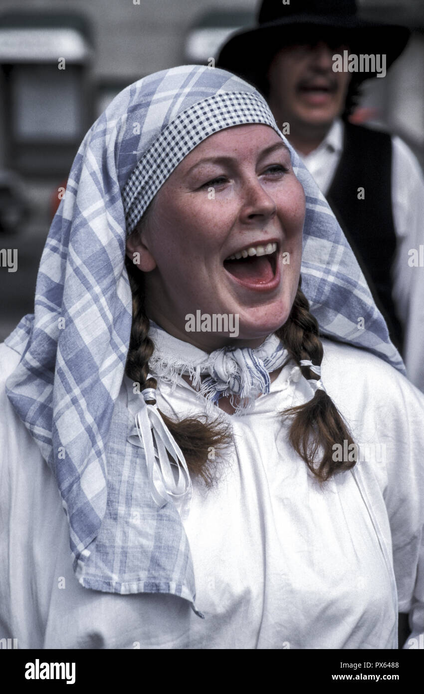 Market scenery, traditional singers, Finland, lake area, Savonlinna ...