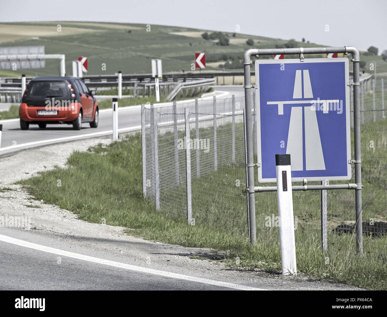 Traffic sign motorway drive-up, red car Stock Photo - Alamy