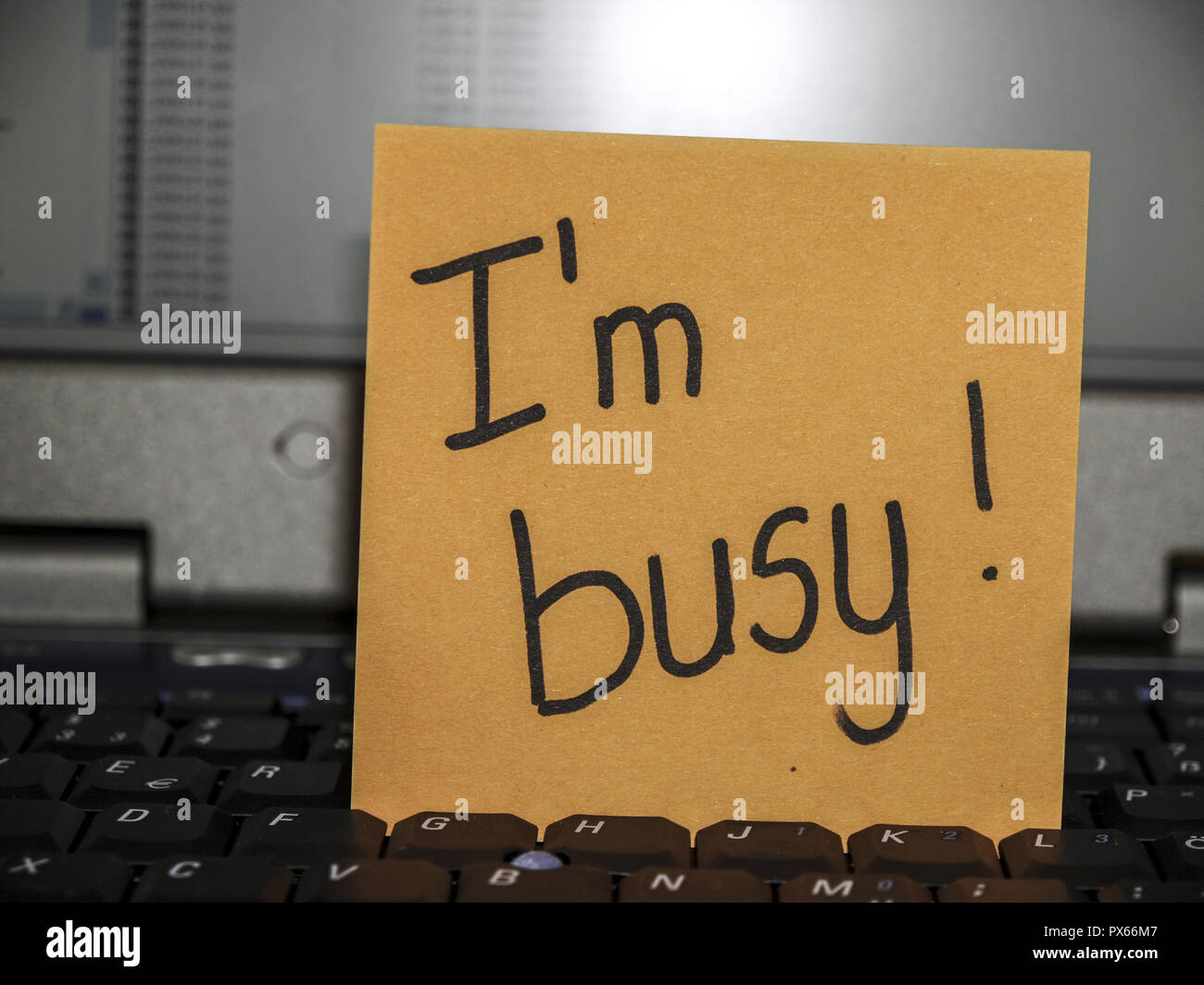 Memo note on notebook, I´m busy Stock Photo - Alamy