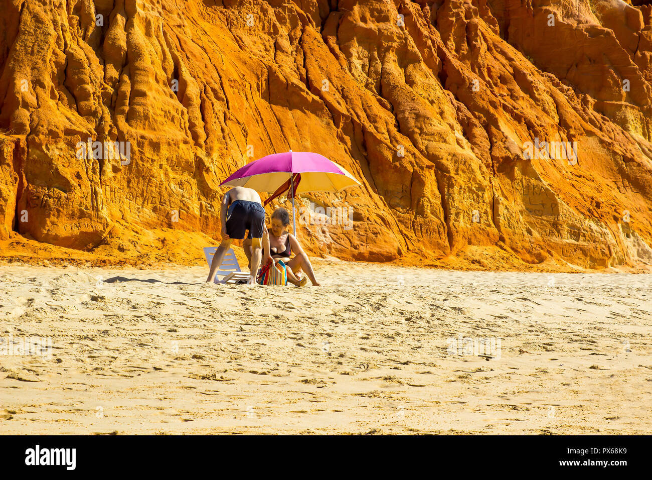 Beach brolly hi-res stock photography and images - Alamy