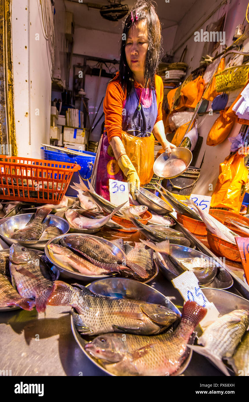 Fish vendors on Canton Road, Mongkok, Kowloon, Hong Kong, China Stock ...