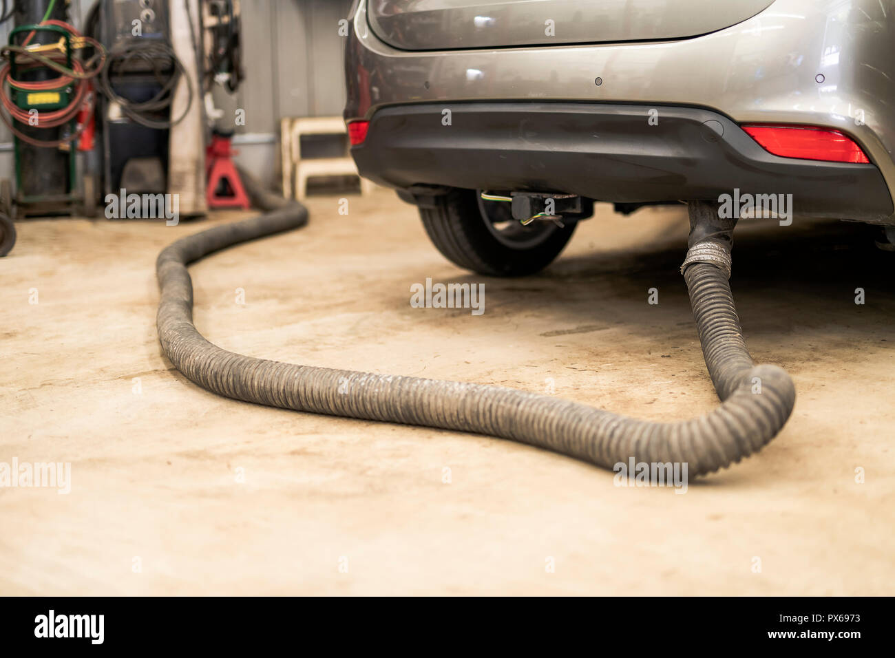 Automotive repair centre hi-res stock photography and images - Alamy