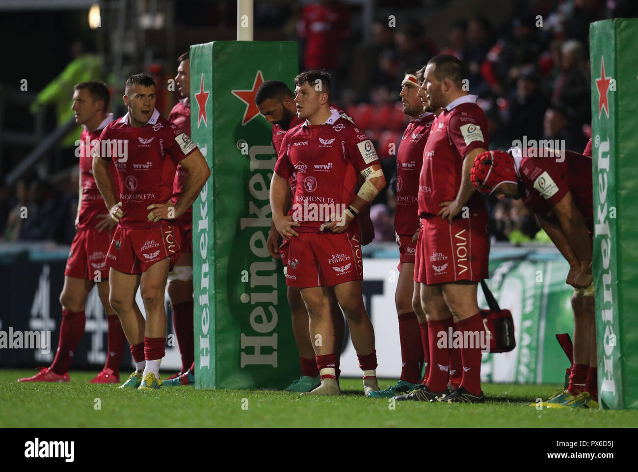 Scarlets players stand for hi-res stock photography and images - Alamy