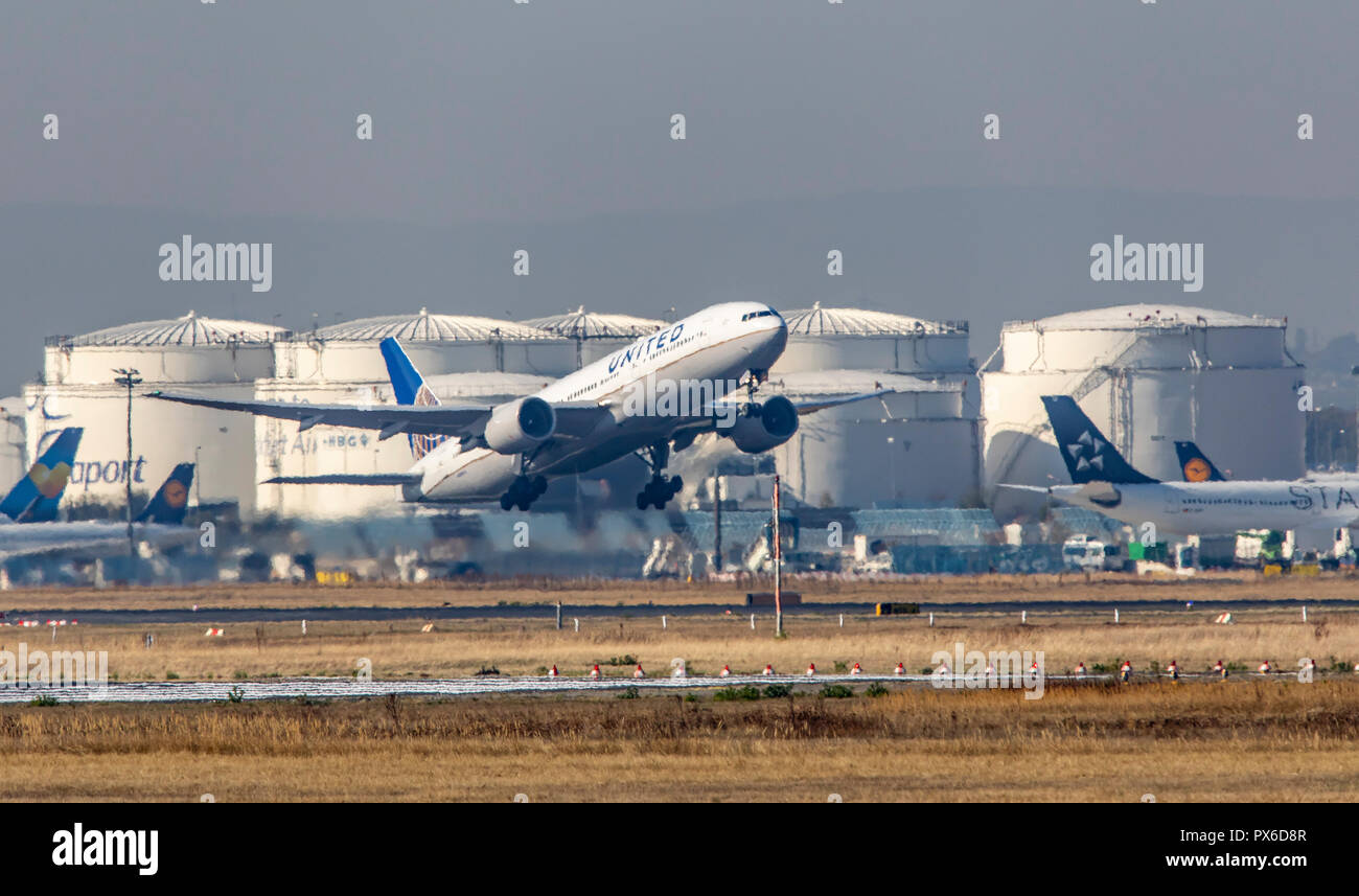 Frankfurt / Main Airport, FRA, Fraport, United Boeing 777, at take-off ...