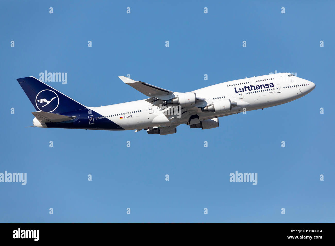 Boeing 747 Takeoff Stock Photos & Boeing 747 Takeoff Stock Images - Alamy